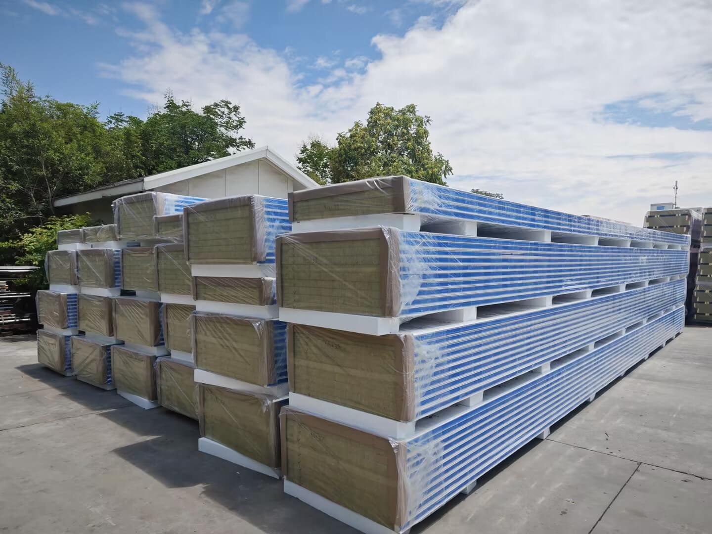 A Comparative Analysis of PIR, XPS, and EPS Sandwich Panels - Sandwich ...